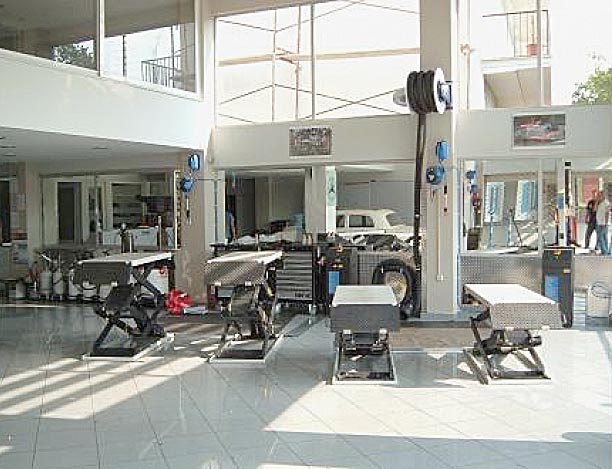 References: Mercedes - Smart, Athens - CONSUL Hebebühnen